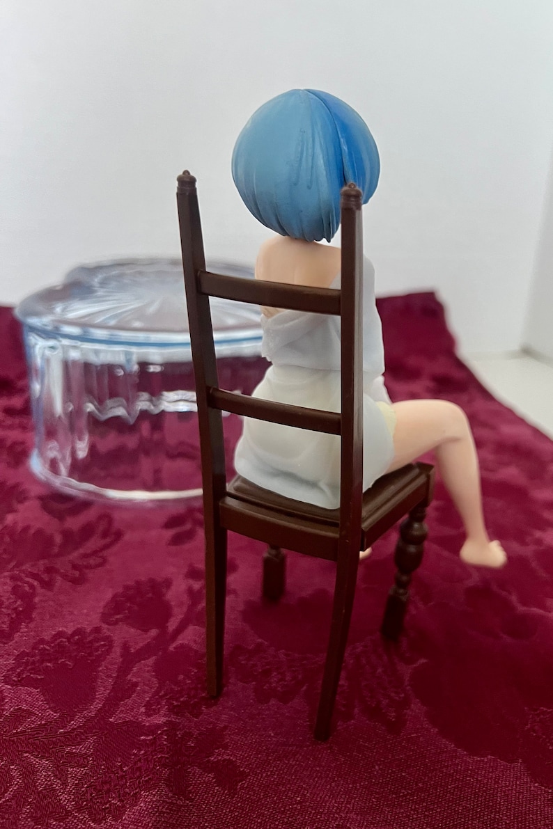 Noodle Stopper Rem Sitting on A Chair RE: Zero Starting Life in A ...