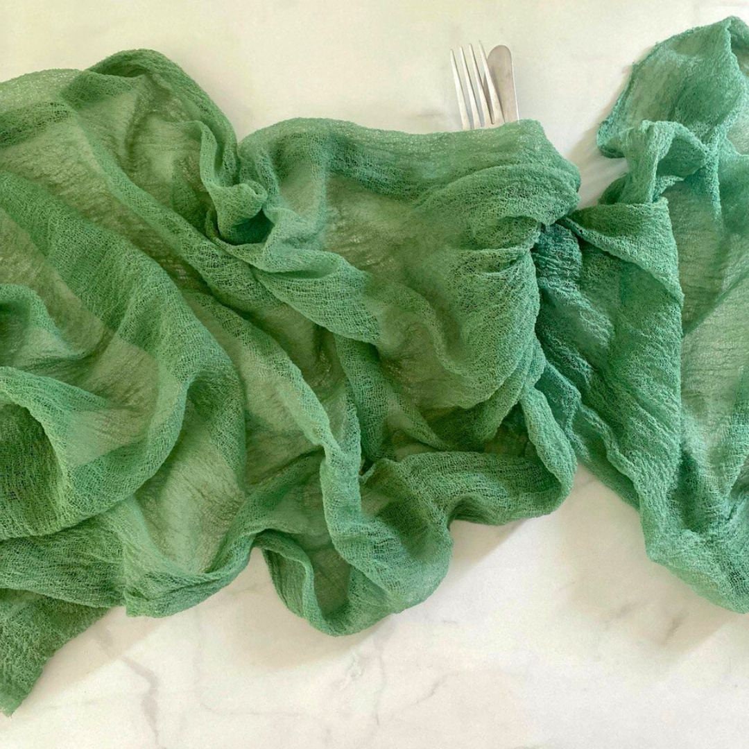 Chemin de table en étamine vert sauge, centres de table vert bohème ...