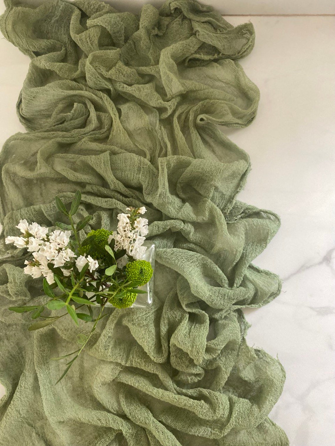 Chemin de table en étamine vert sauge, centres de table vert bohème ...