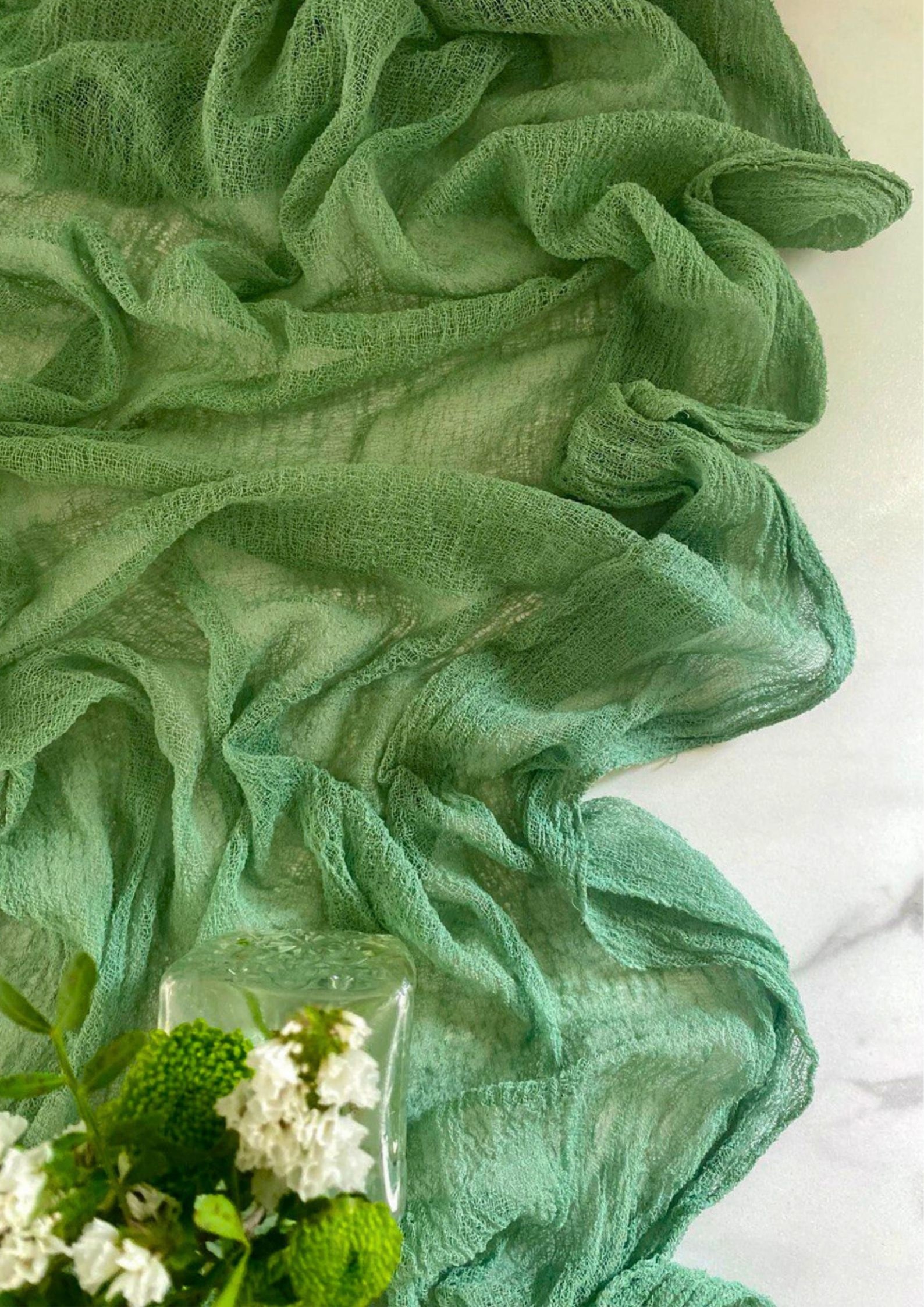 Chemin de table en étamine vert sauge, centres de table vert bohème ...