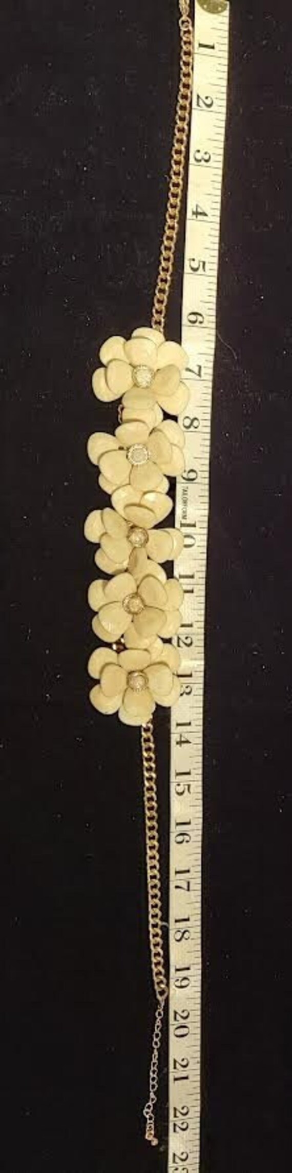 Mod necklace with ivory shaped beads forming flowers … - Gem