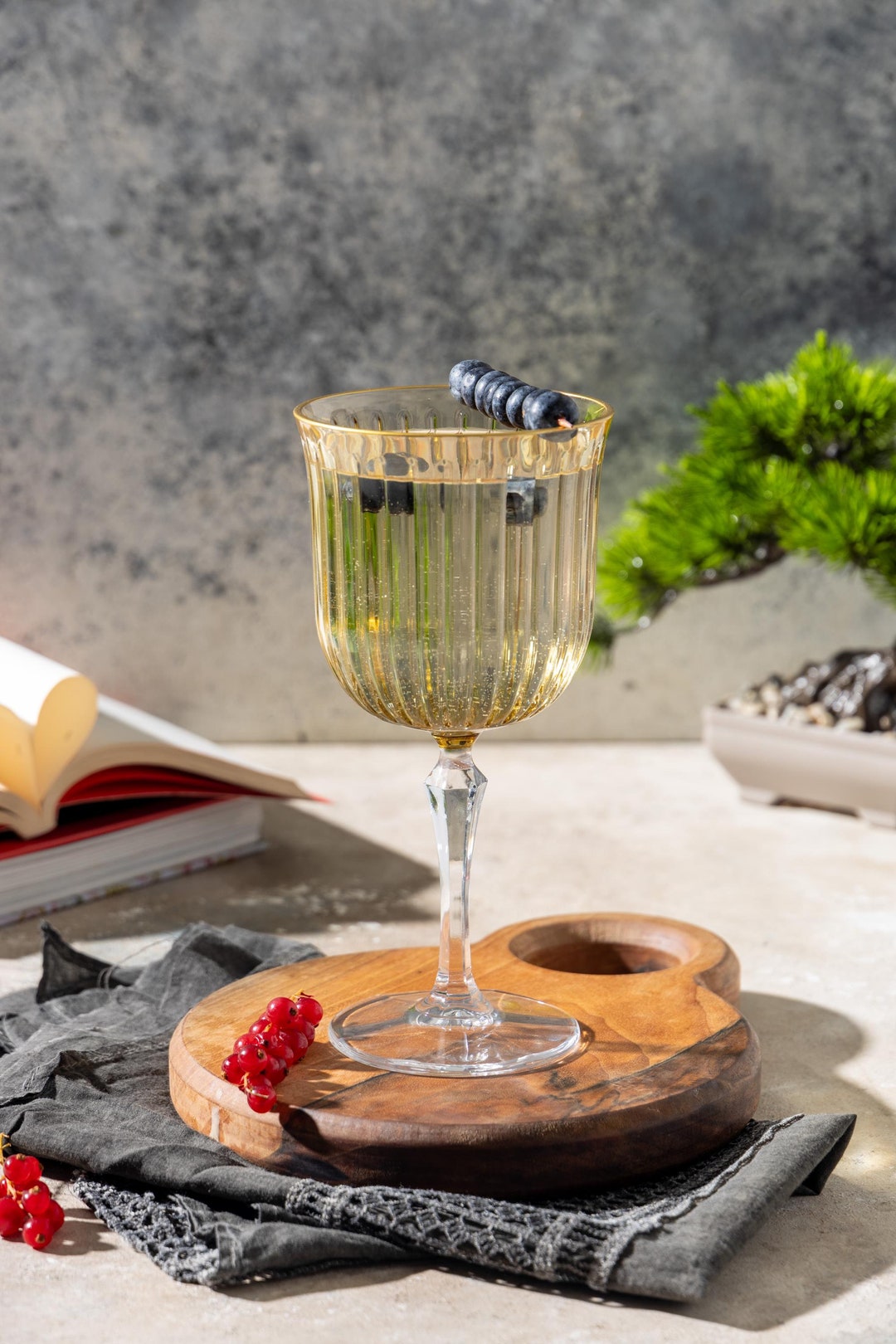 Cocktail Glasses Gold Rimmed Colored Coupe Crystal Glasses Cocktail ...