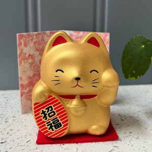 Japanese Lucky Cat Statue, Maneki Neko Figurine, Beckoning Waving Cat ...