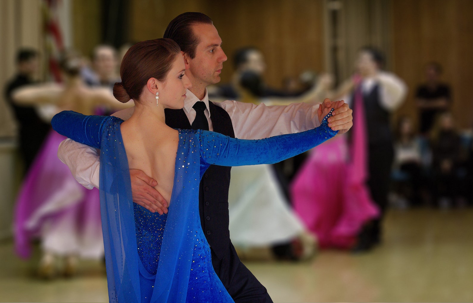 Learn to Ballroom Dance. Easy to Learn Steps to 5 Ballroom Dances for ...