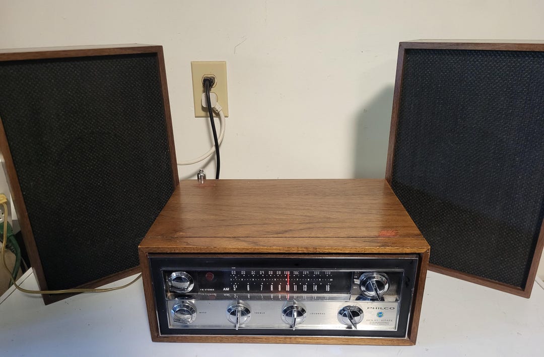 Vintage 1970's Philco Model Q-7WA/T AM/FM Radio With 2 Speakers. Tested ...