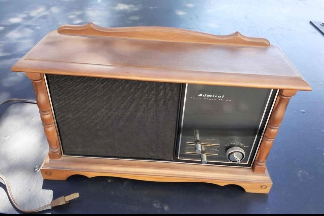 Vintage 1970's AM/FM Table Top Radio. Works Great Brand is ADMIRAL. - Etsy