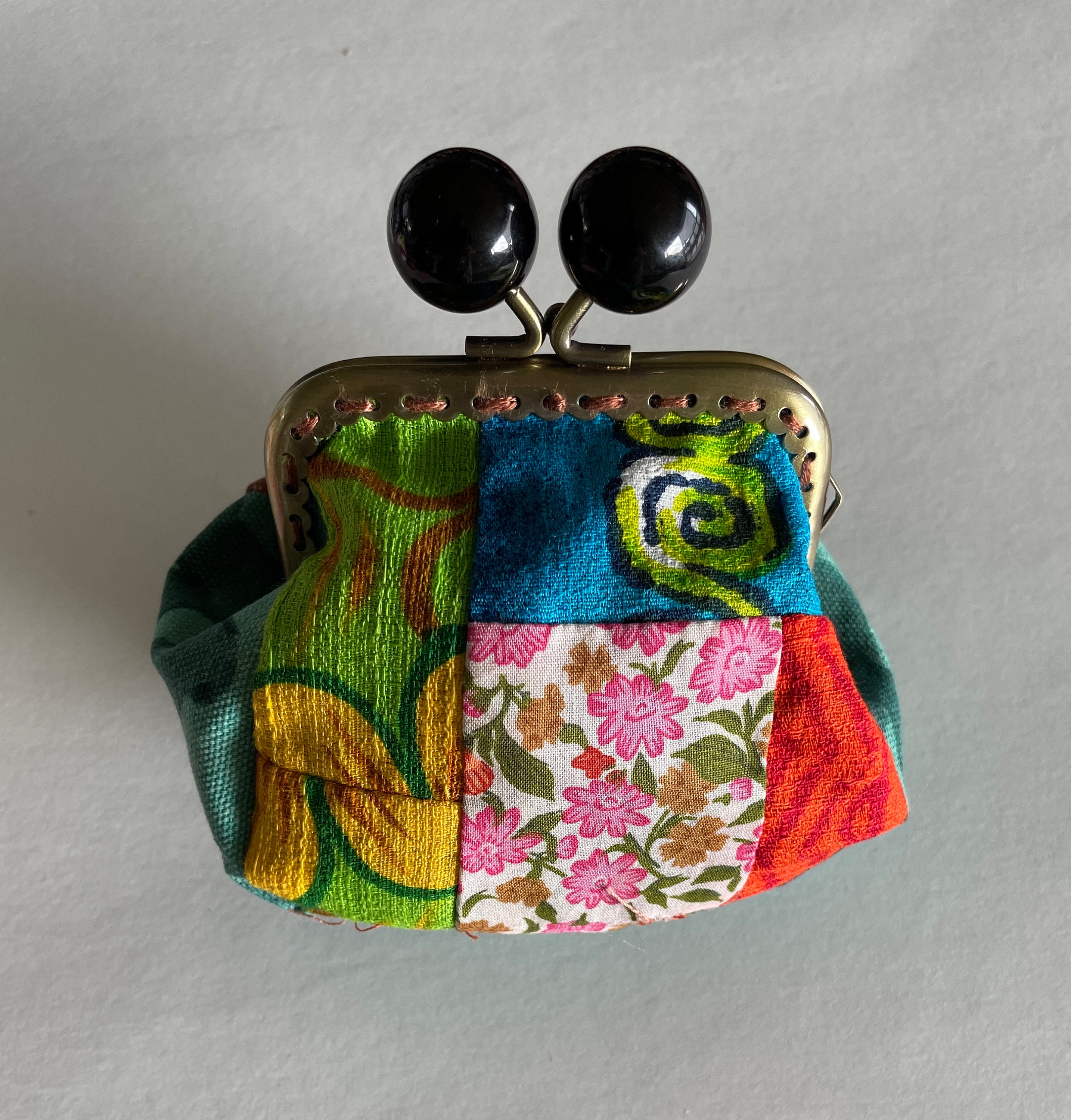 Retro Chic Coin Purse With Black Gum Ball Kiss Clasp - Etsy