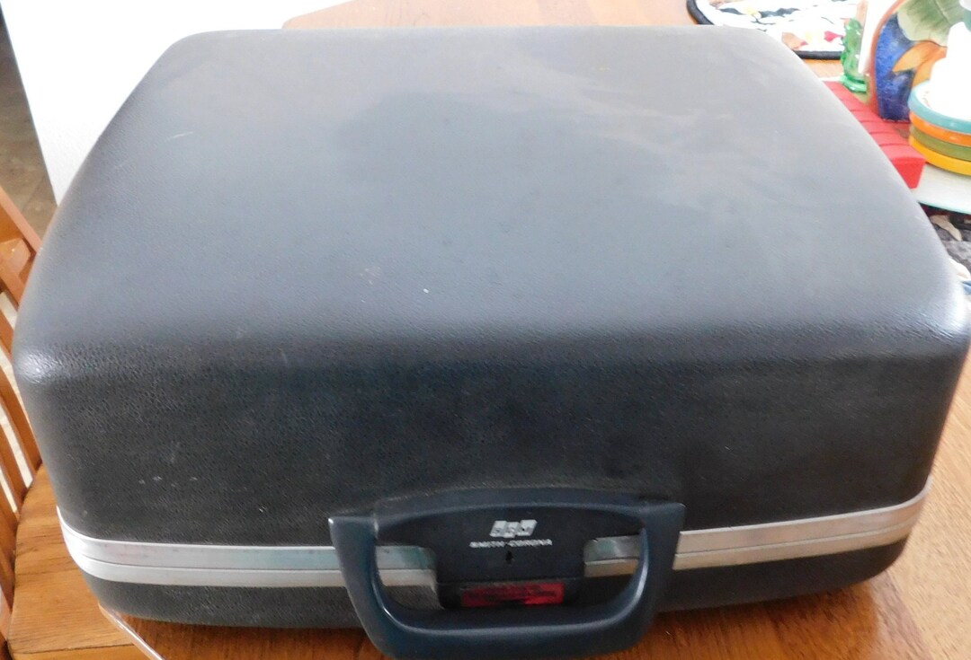 24-290 Vintage SCM Typewriter Smith Corona Portable Hard Case Carrying ...