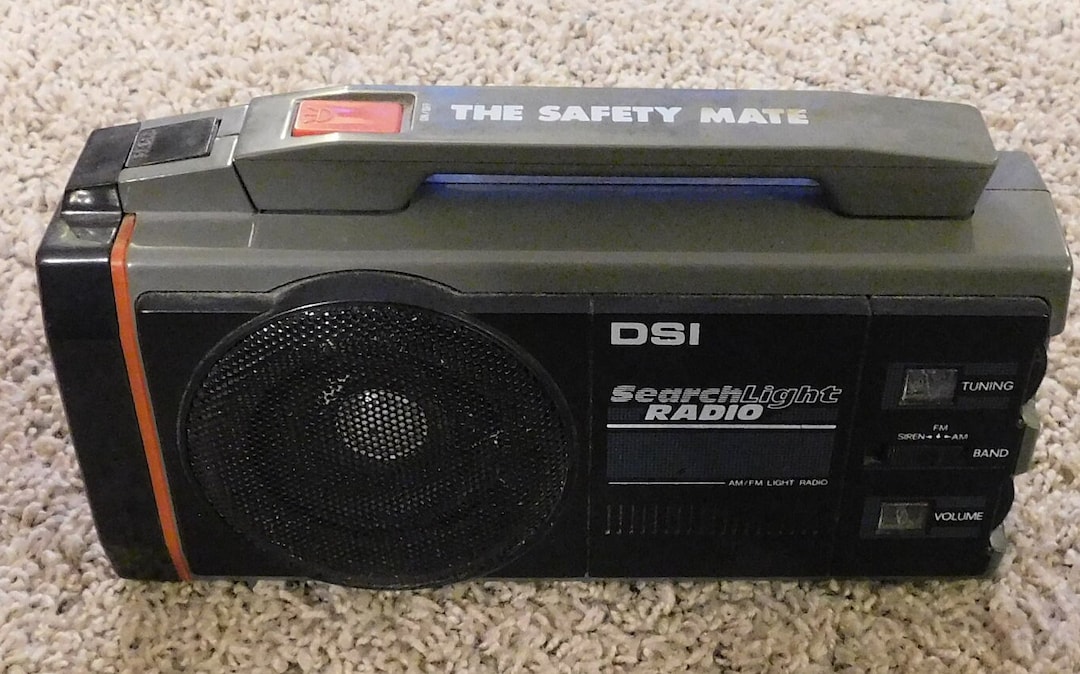 24-162 Vintage Tested Working DSI Search Light Radio Model 68650 ...