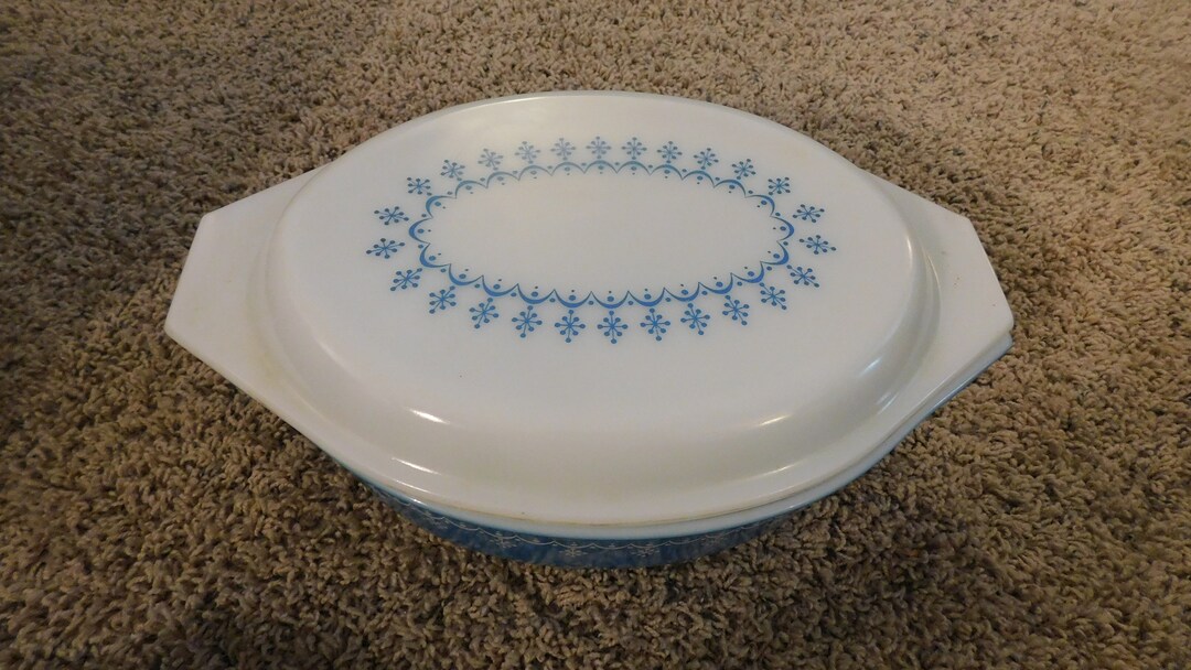 Vintage Pyrex Snowflake Casserole: White & Turquoise Blue, 2.5 Quart - Etsy