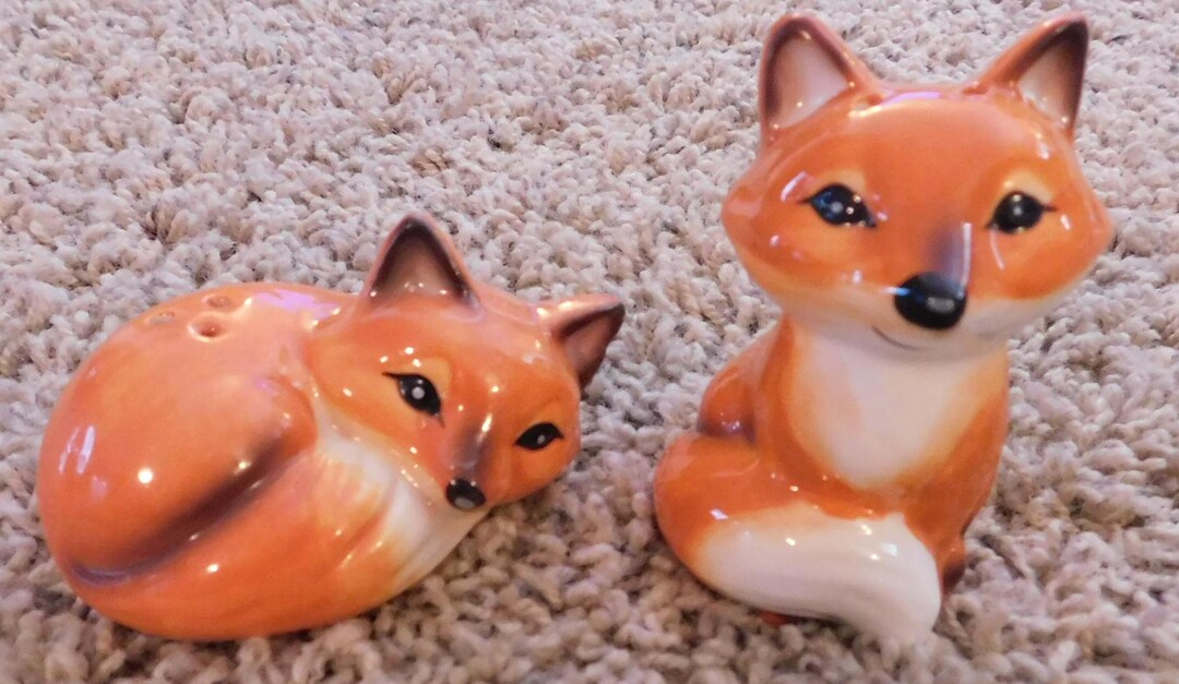 25-57 Vintage Pair Happy Sleepy Foxes Salt & Pepper Shakers Ceramic Fox ...