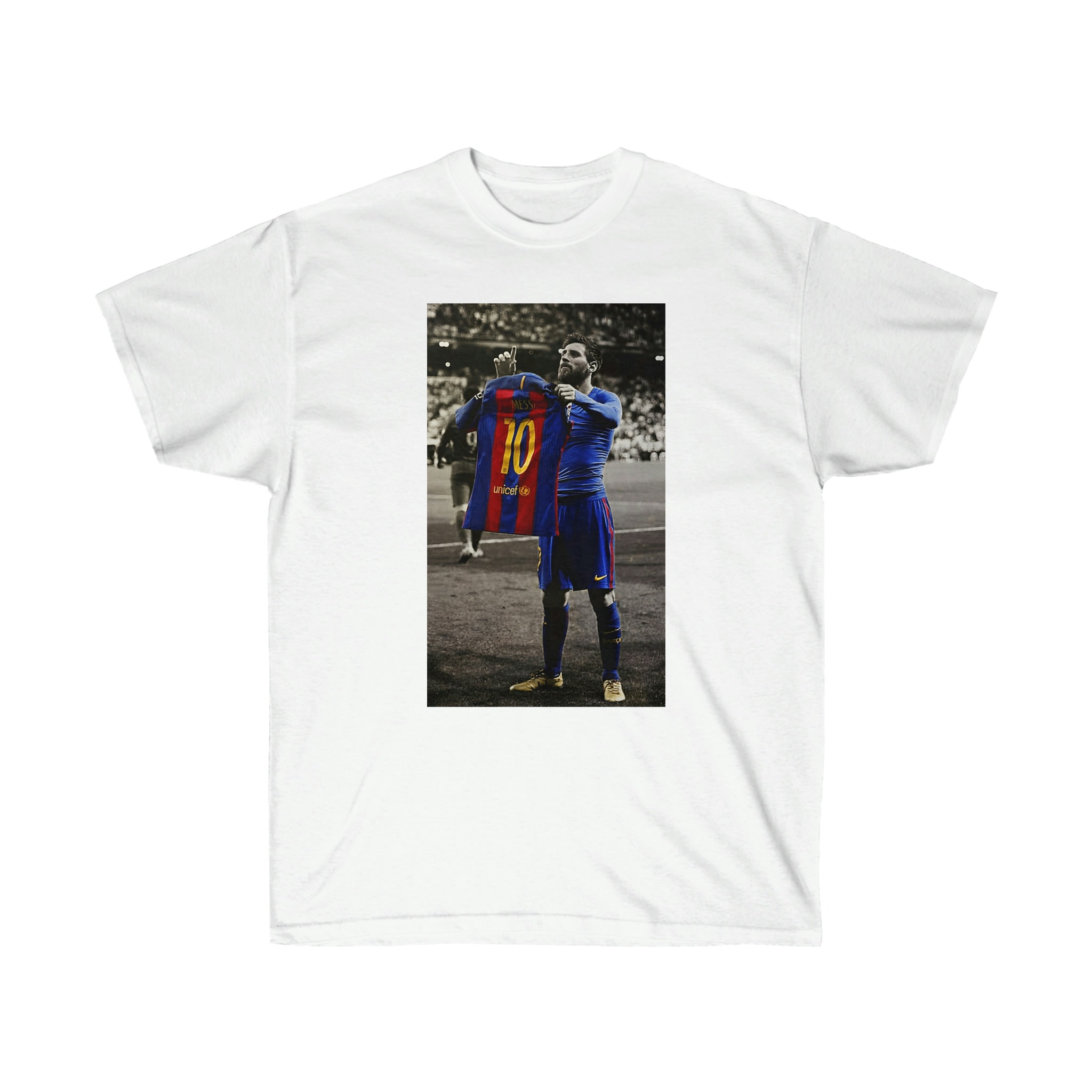 Lionel Messi Holding up His Jersey After Goal in El Clasico T-shirt ...