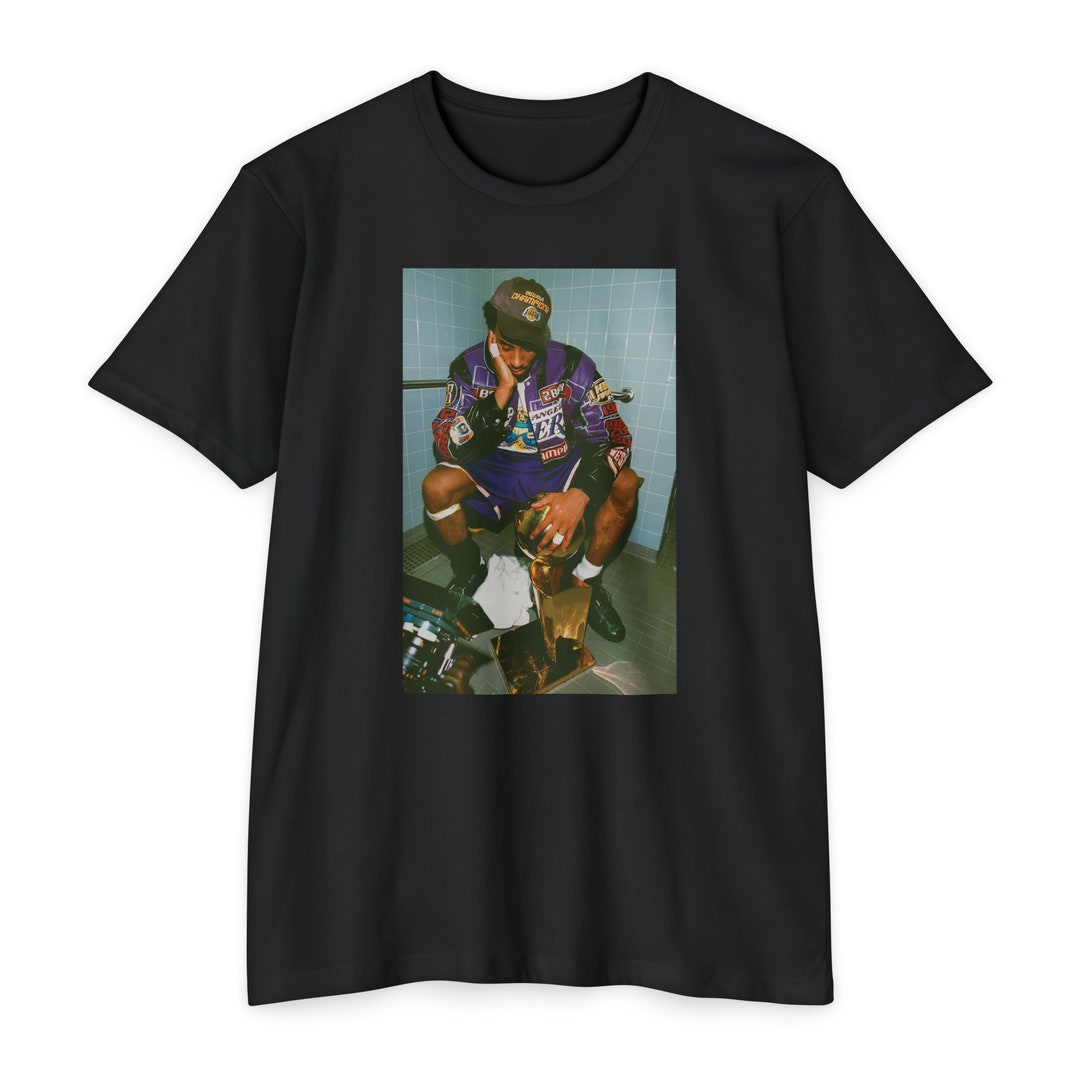 Kobe Bryant Mamba T-shirt Iconic Trophy Photo - Etsy