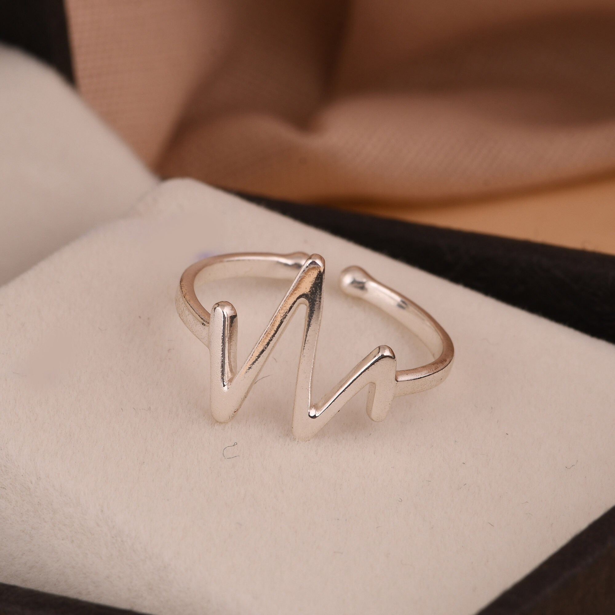 Heartbeat Ring Lifeline Pulse Ring Minimalist Heartbeat Ring Minimal ...