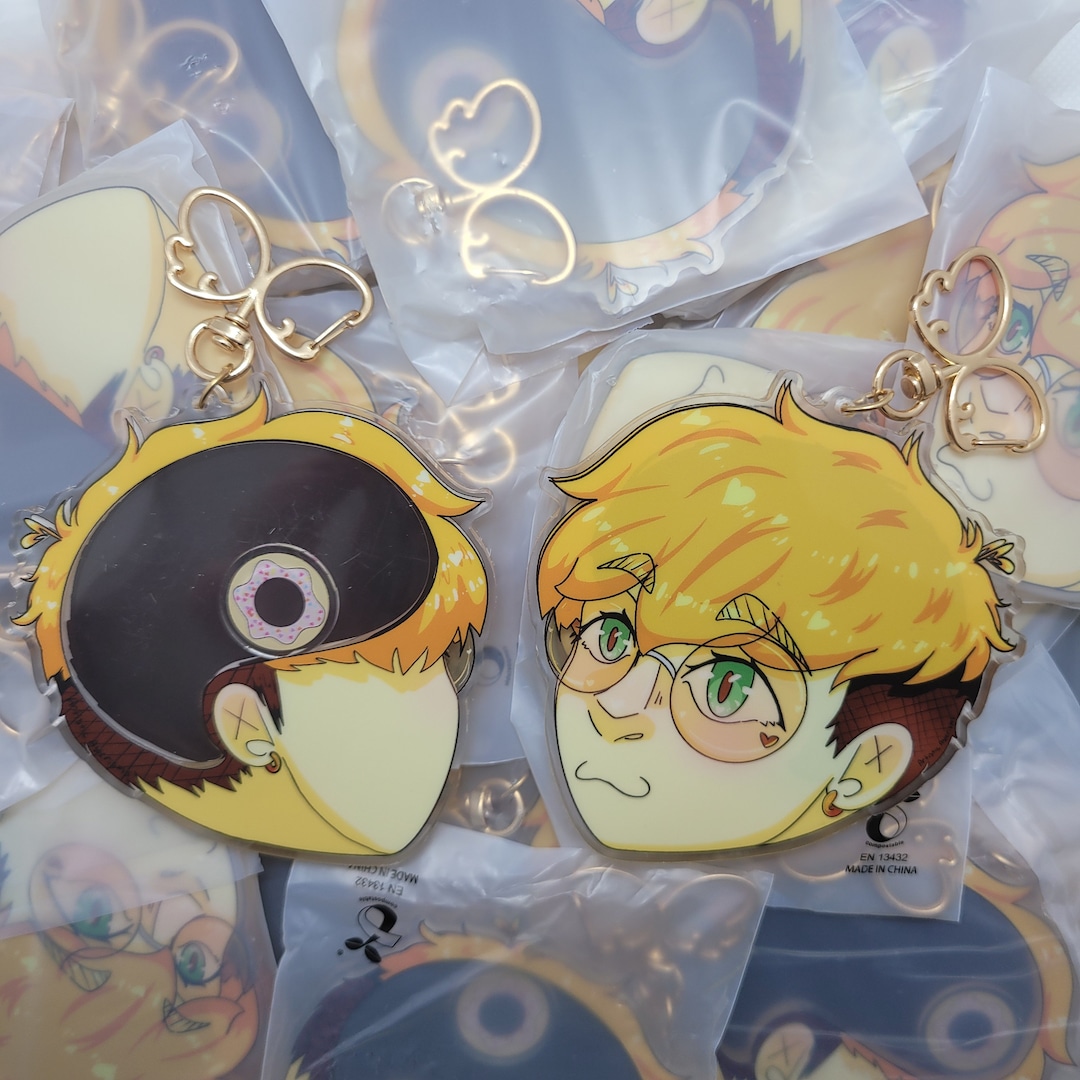 IN STOCK Vash the Stampede Shaker Charm Keychain Trigun Stampede - Etsy