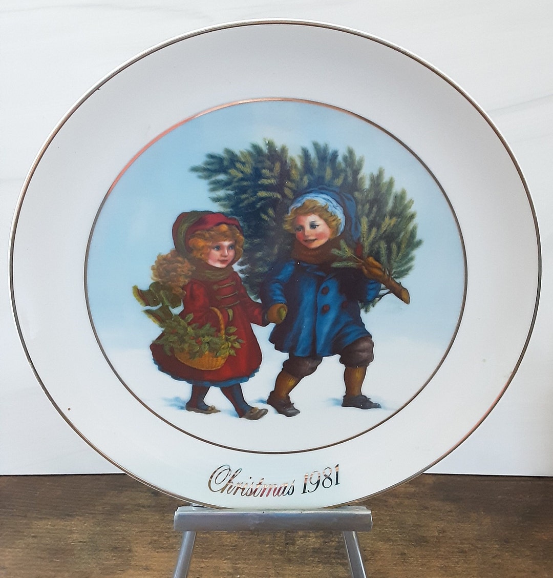 Avon Collector Plate--first Edition--"sharing the Christmas Spirit" - Etsy