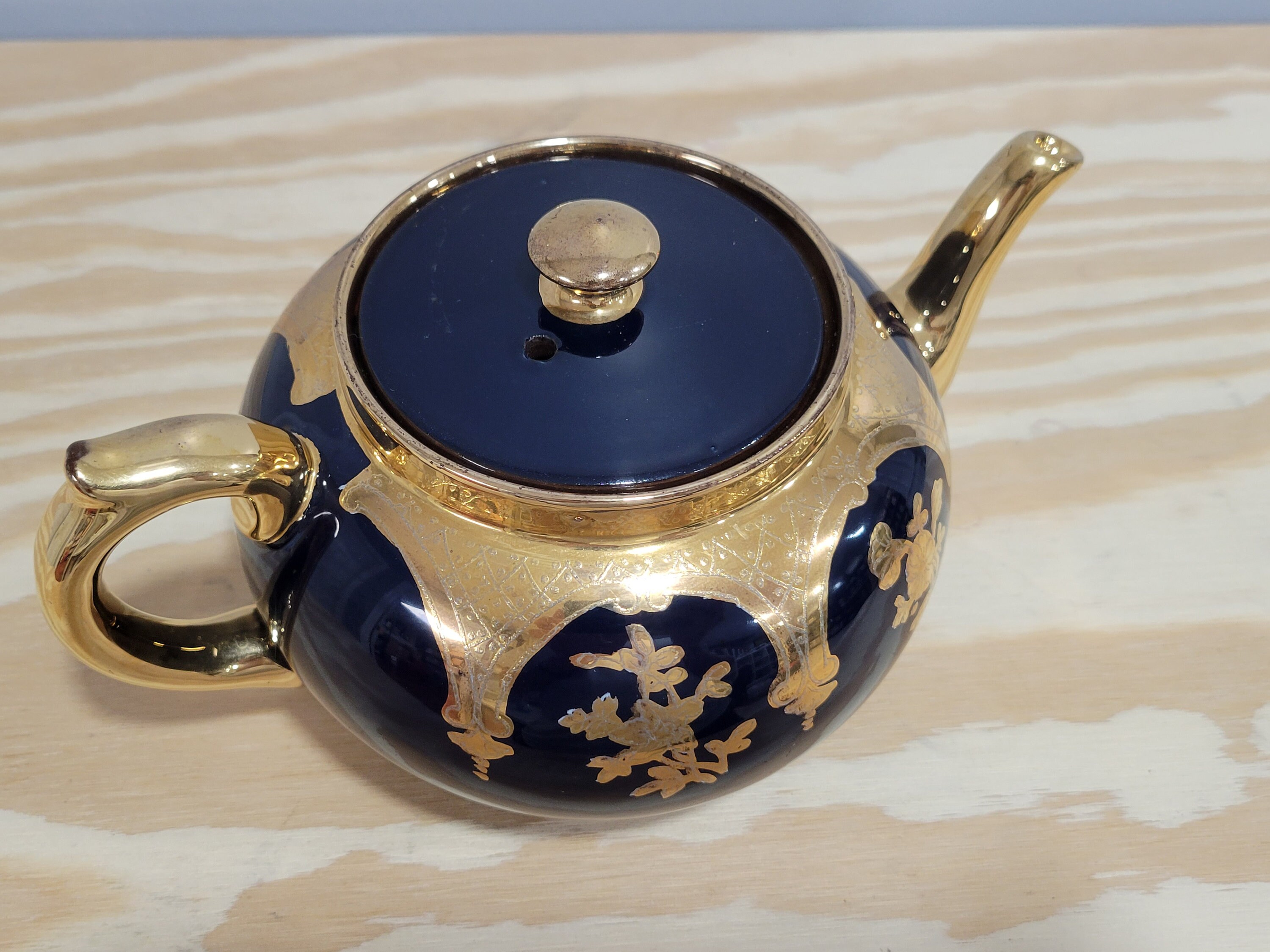 Gibson Staffordshire Cobalt Blue With Gold Moroccan Floral Motif Teapot ...