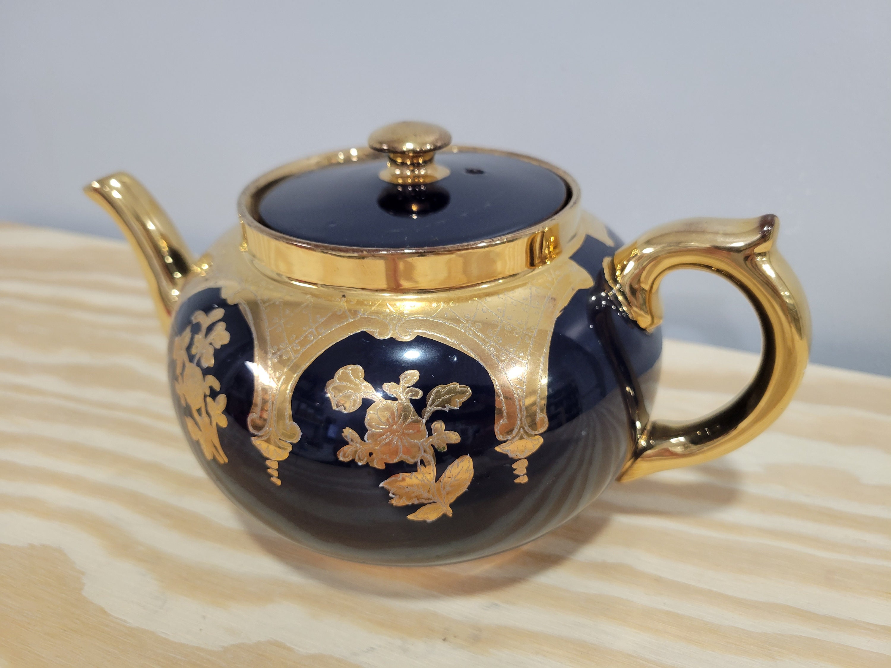 Gibson Staffordshire Cobalt Blue With Gold Moroccan Floral Motif Teapot ...
