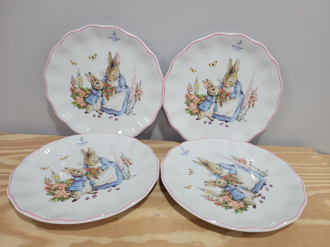 ZRIKE Peter Rabbit Classic 10" Scalloped Pink Trim Dinner Plates - Set ...