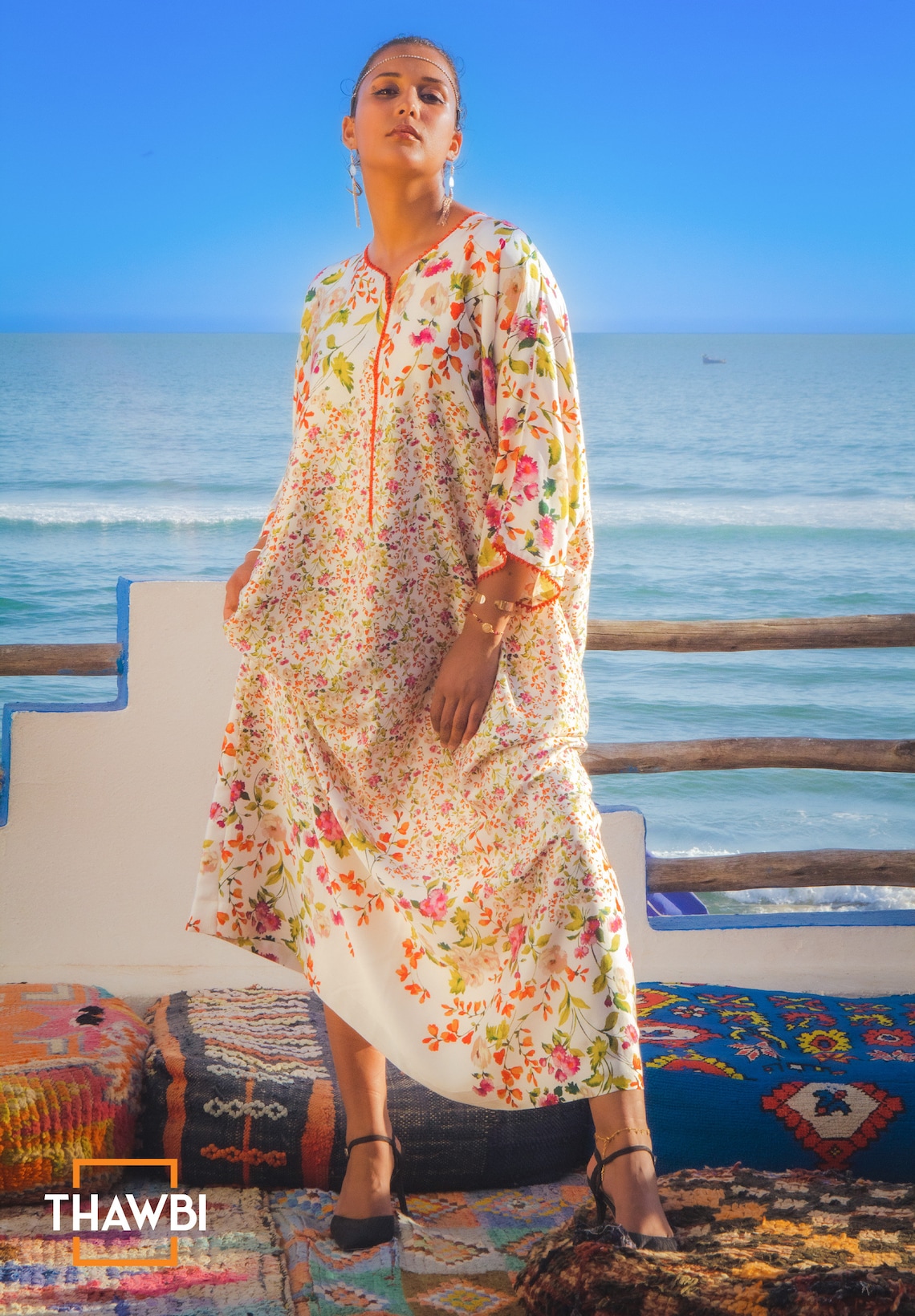 Robe Marocaine Avec Un Imprimé Floral - Djellaba Faite à La Main Avec ...