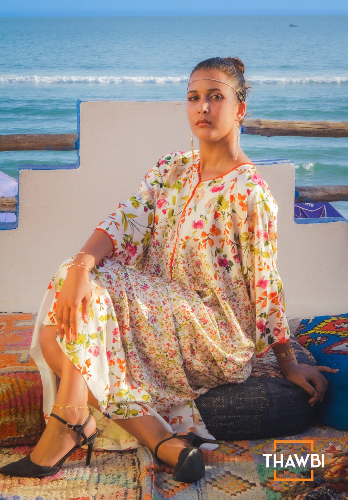 Robe Marocaine Avec Un Imprimé Floral - Djellaba Faite à La Main Avec ...