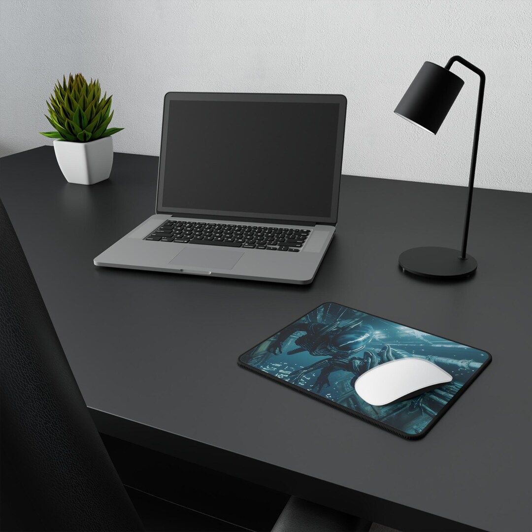 Xenomorph Alien Fans Gaming Mouse Pad, Non-slip Desk Mat for Gamers ...