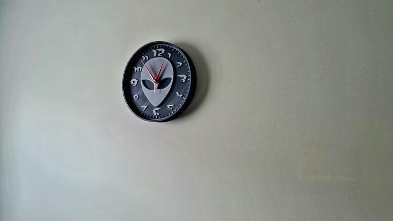 Grey Alien Head Wall Clock - Dodge Designs 3D Print - Etsy