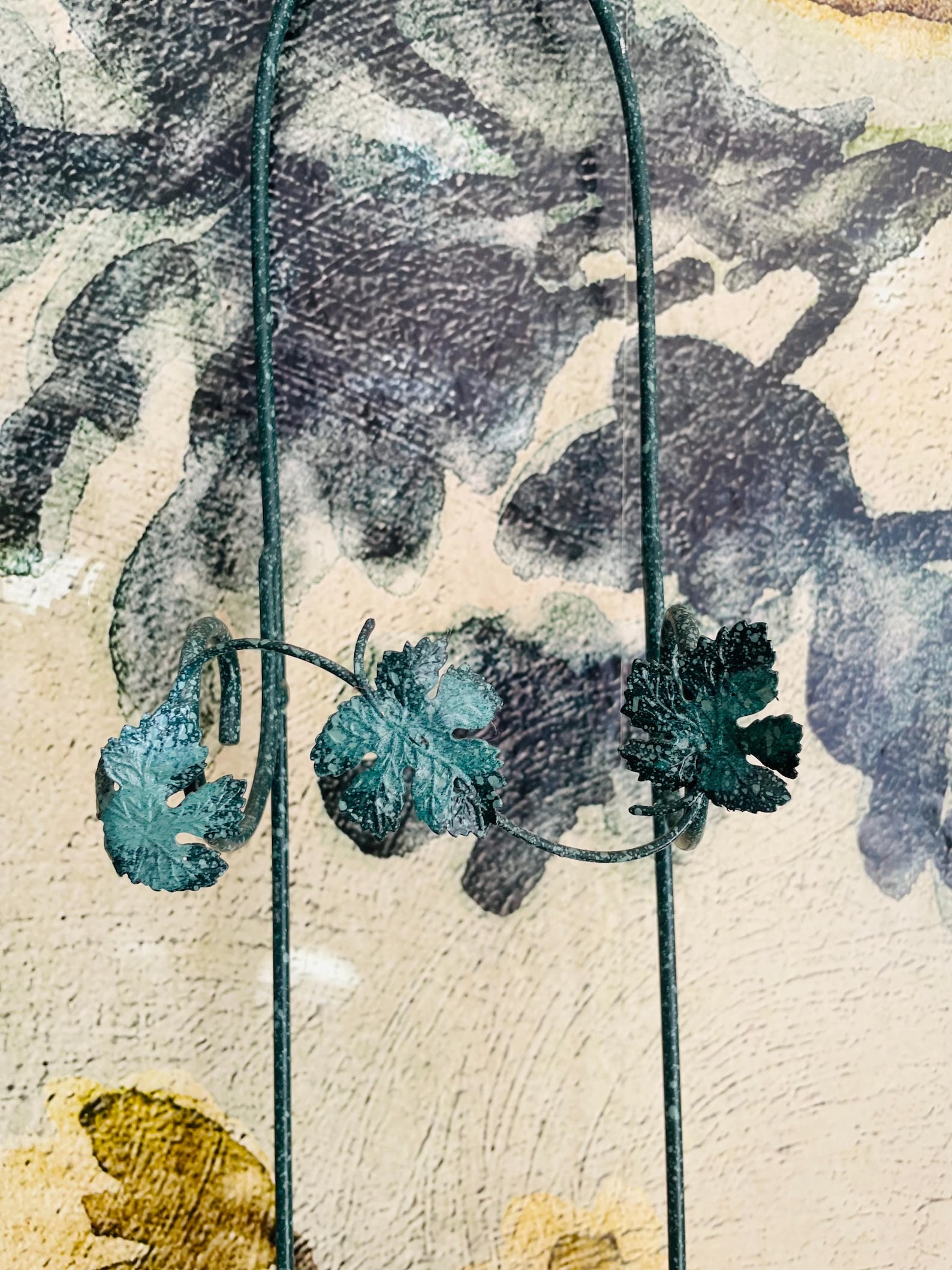 Chippy Plate Rack Green Hanging Art Book Bracket Ivy Leaf Detail - Etsy
