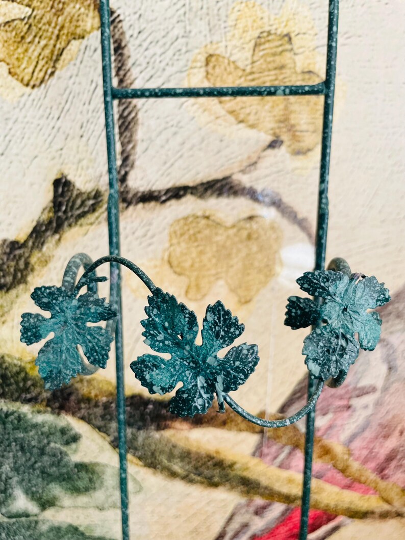 Chippy Plate Rack Green Hanging Art Book Bracket Ivy Leaf Detail - Etsy