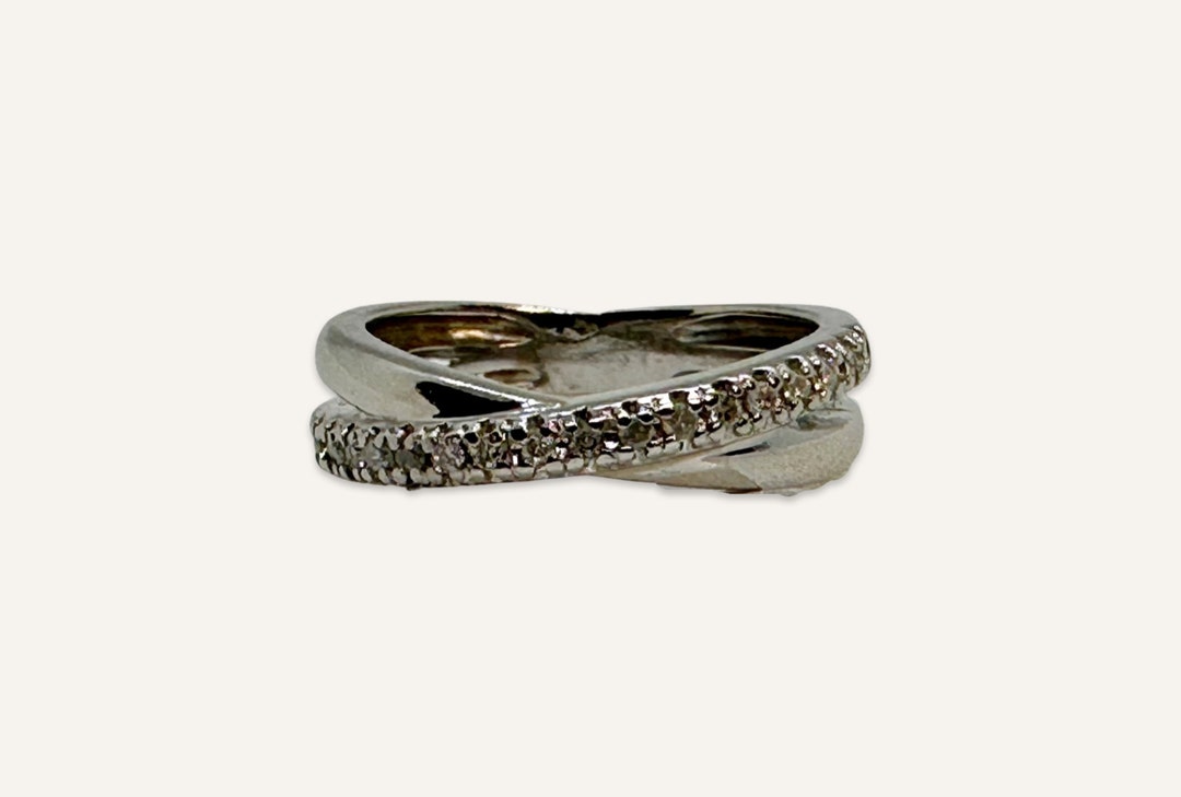 White Gold “X” Band Set With 18 Diamonds - Etsy