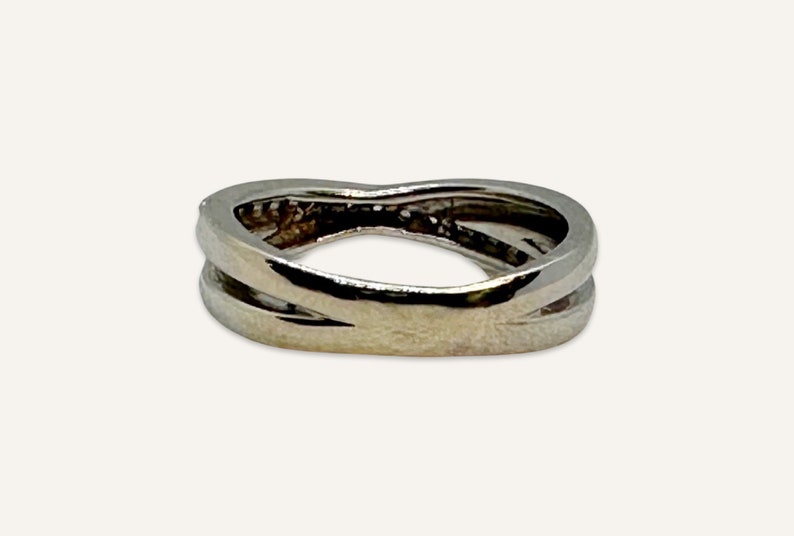 White Gold “X” Band Set With 18 Diamonds - Etsy