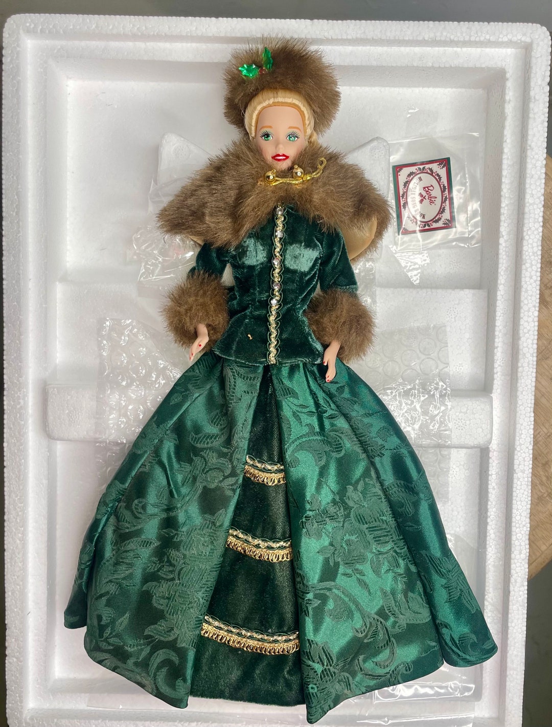 Barbie VTG 1996 Holiday Caroler Porcelain Barbie by Mattel 24090 ...