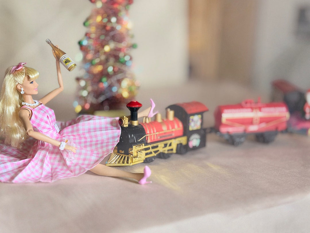 Everyone Scream, Barbie, Christmas Train, Red, Funny, Pink, Barbie ...