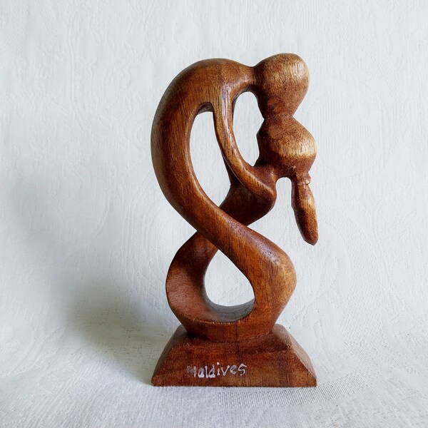 Man and Woman Kissing Statue - Etsy