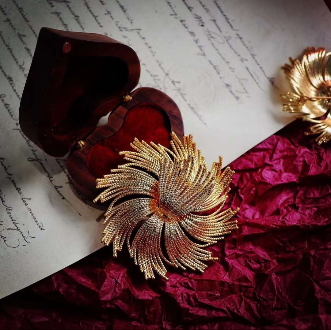 Vintage MONET Big Fireworks Brooch - Etsy