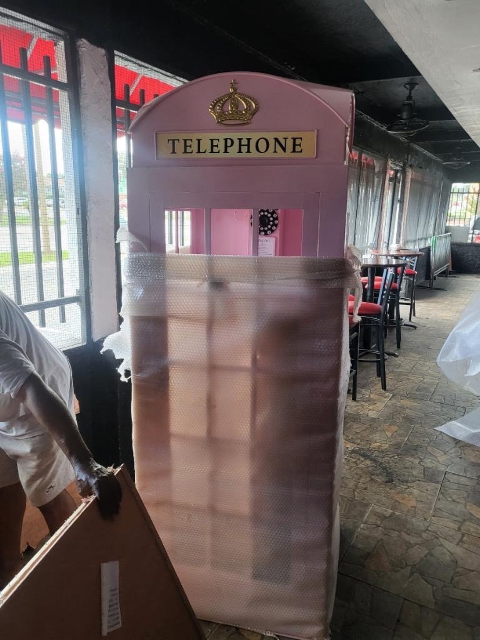 Pink Telephone Photo Booth Salon Photo Decoration Metal Telephone Booth ...