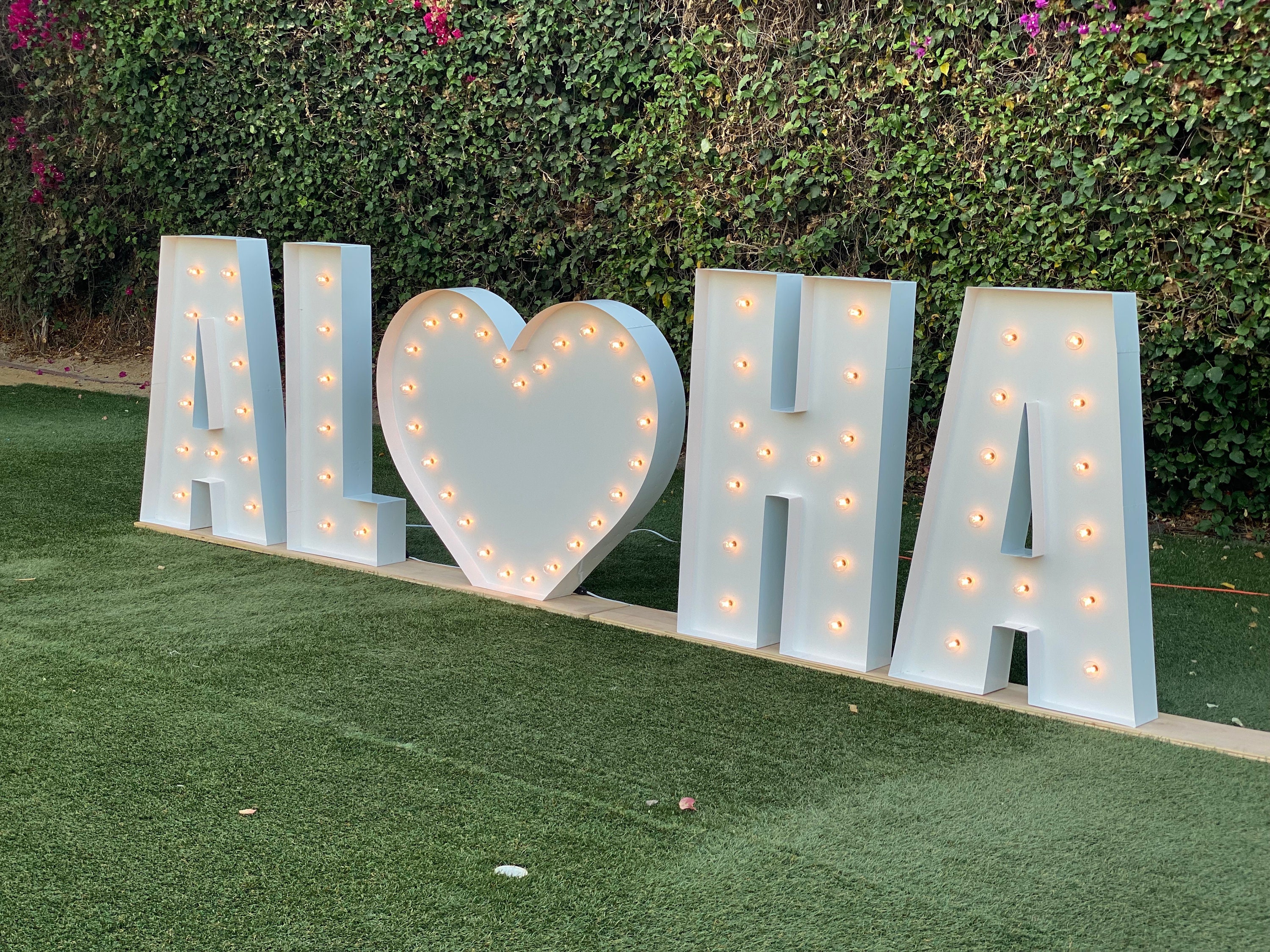 Giant 4ft Tall Marquee Heart Shape Symbol | Light up Marquee Heart Sign ...