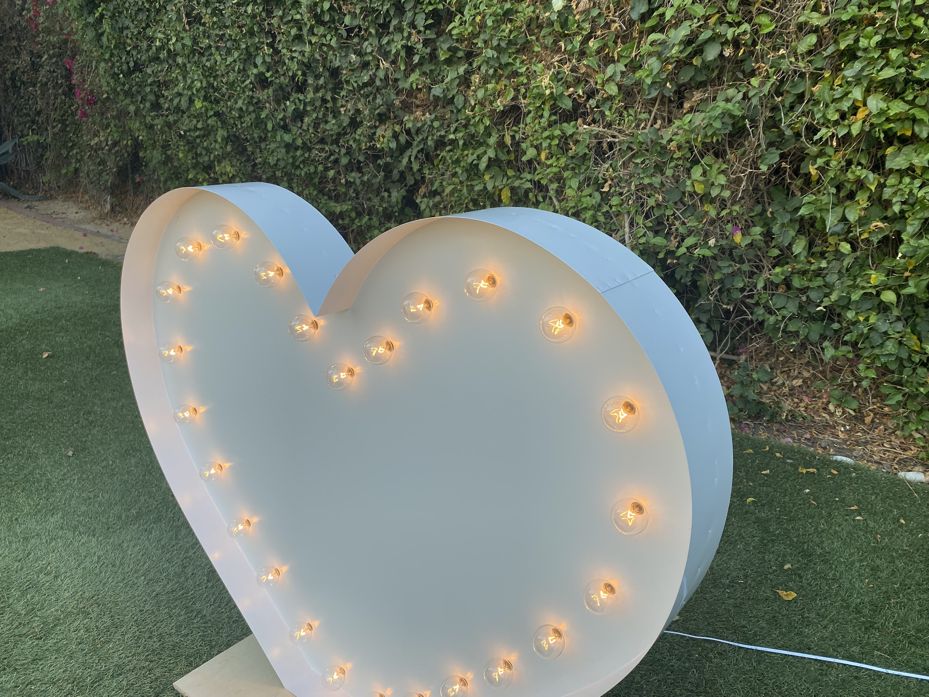 Giant 4ft Tall Marquee Heart Shape Symbol | Light up Marquee Heart Sign ...