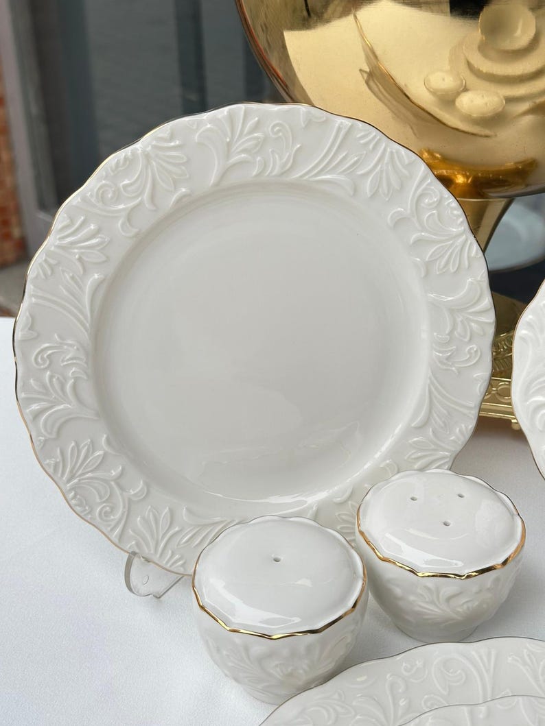 Elegant White Embossed Dinnerware Set | 6 Person 28 Pcs Porcelain ...