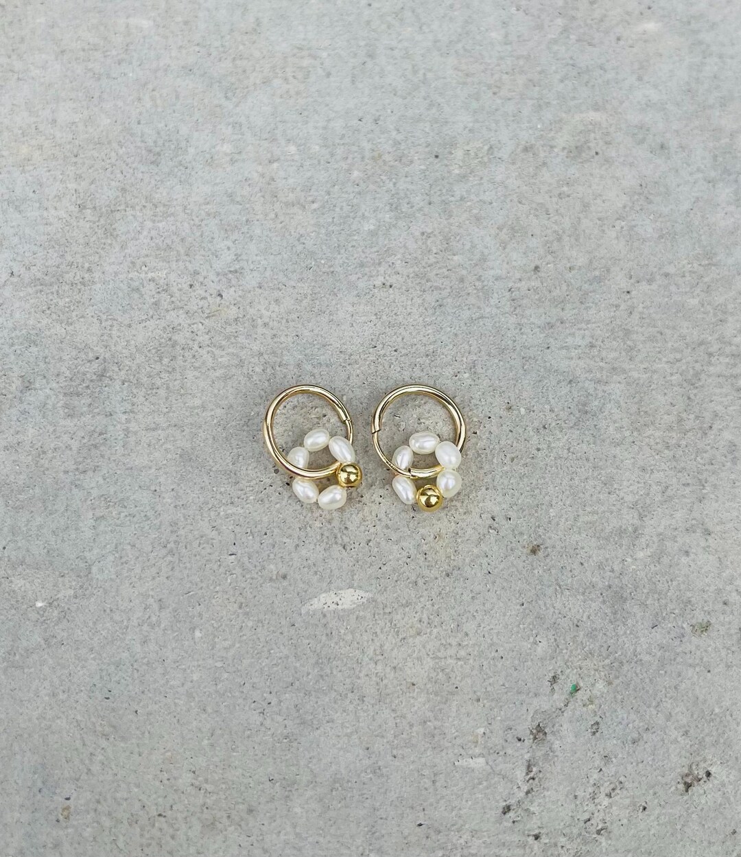 Gold-filled Hoop Earrings With a Delicate Pearl Ring - Etsy