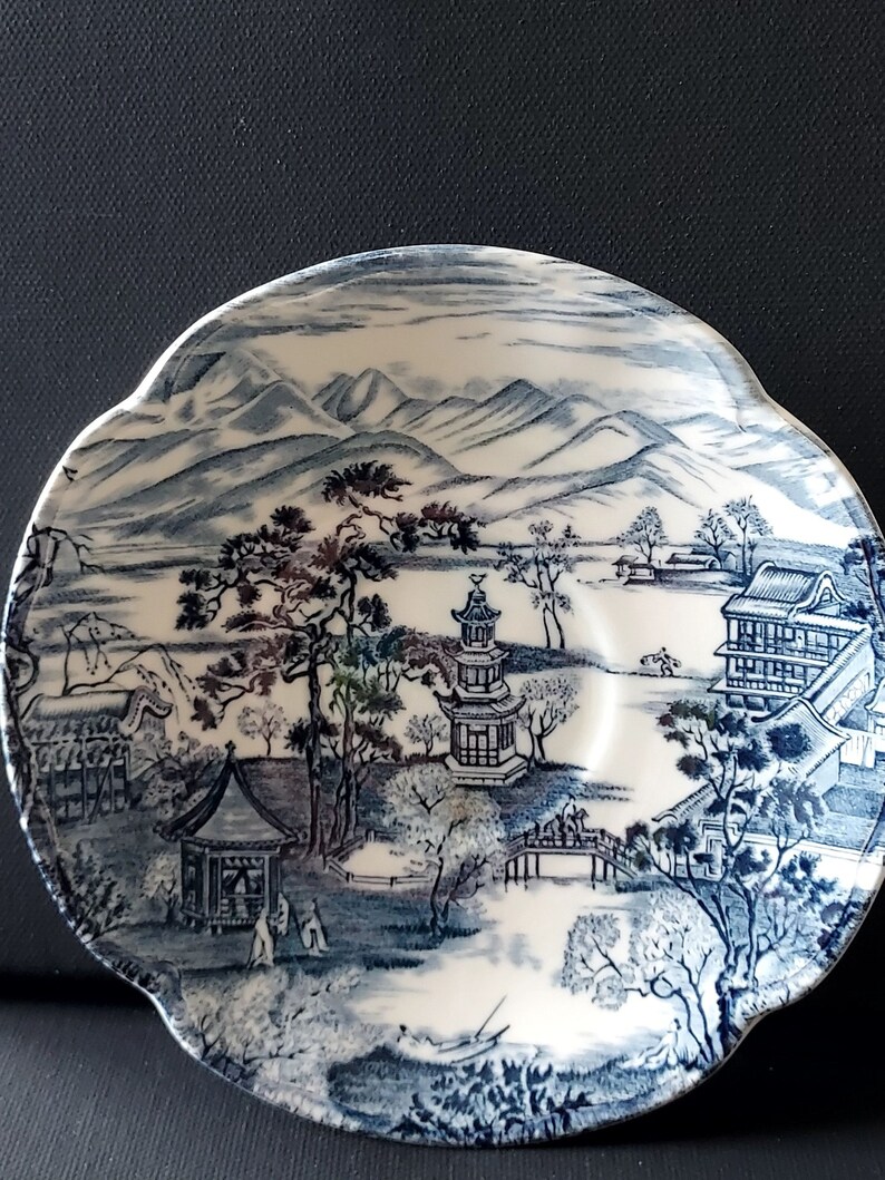 VINTAGE COLLECTIBLE PLATE, Johnson Brothers England Blue Willow Plate ...