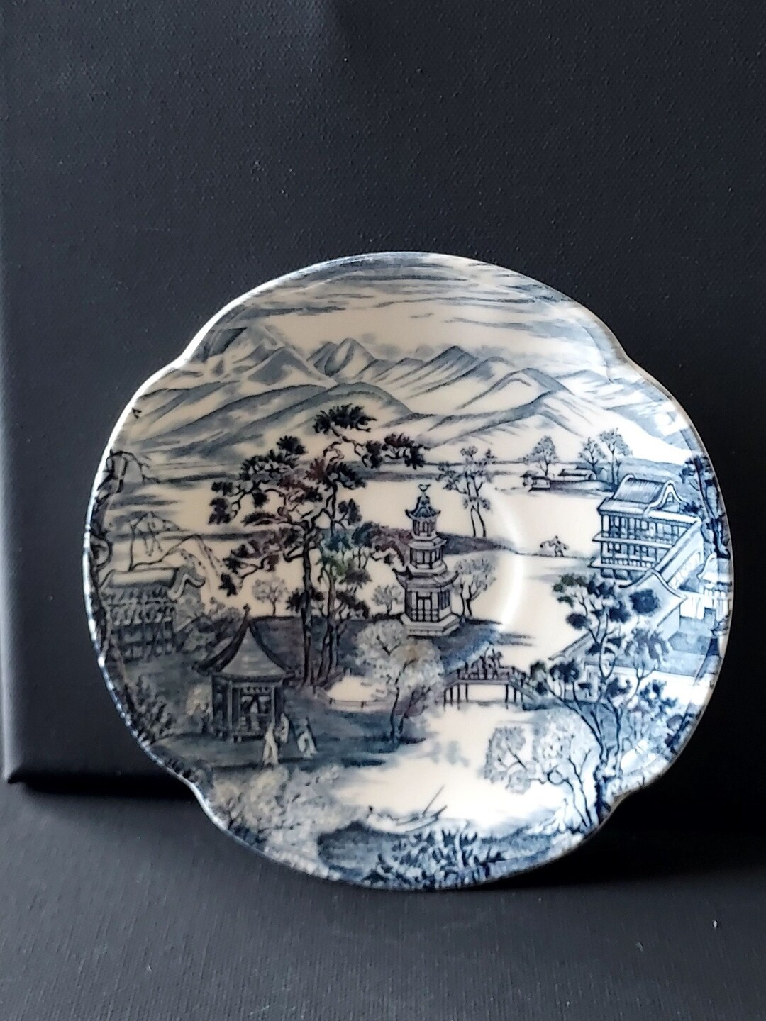 VINTAGE COLLECTIBLE PLATE, Johnson Brothers England Blue Willow Plate ...