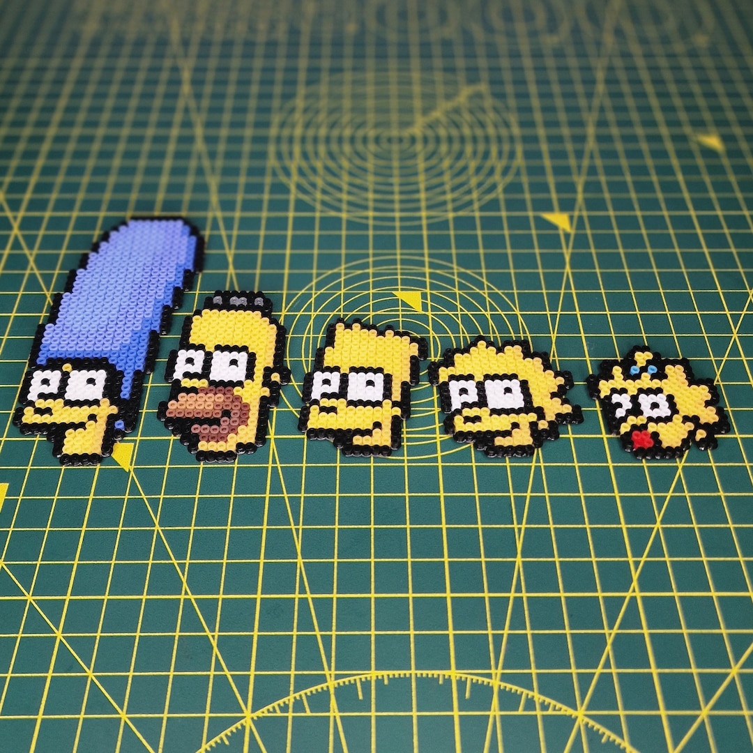 Pixel Simpsons Marge, Homer, Bart, Lisa & Maggie Keychain, Magnet, Pin ...
