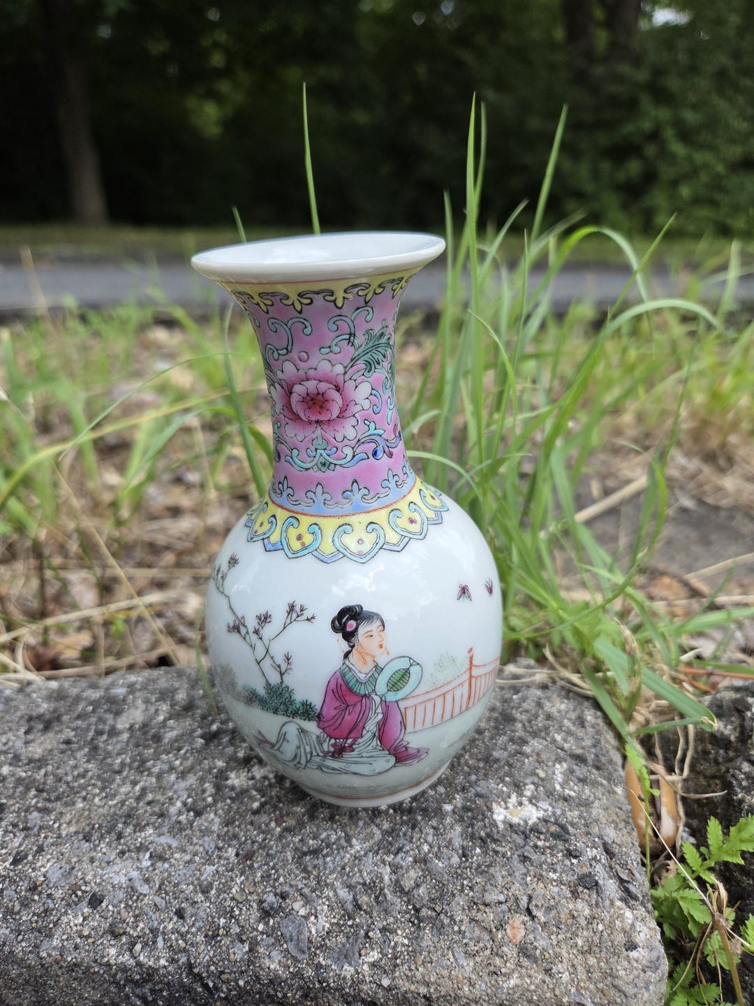 Chinese Geisha Figurine Calligraphy Family Bud Hand-painted Vase ...