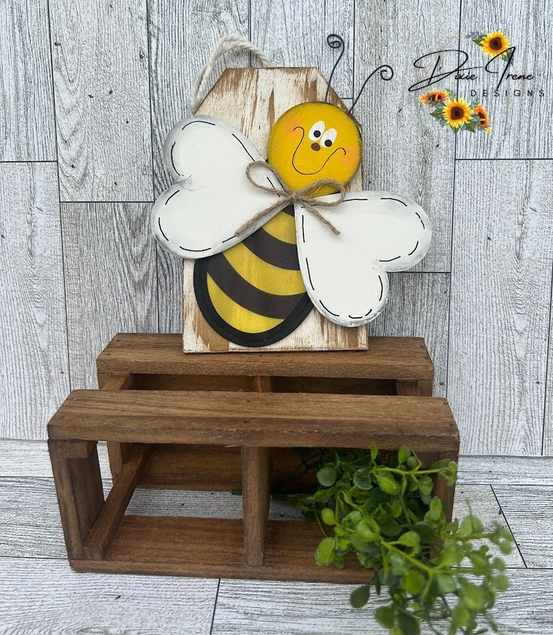 Bee on Small Tag, Tiered Tree Decor, Bee Decor, Farmhouse Decor, Spring ...