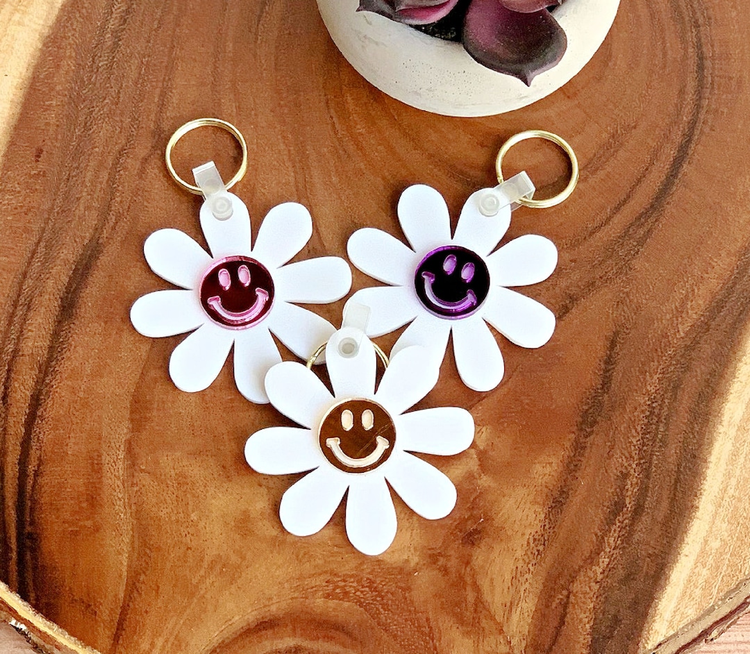 Smiley Face Flower Keychain, Gifts for Her, Daisy Keychain, Groovy Gift ...
