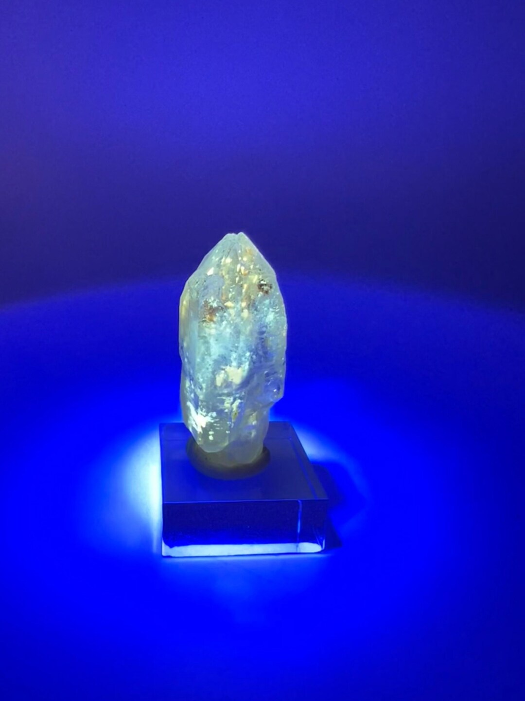 Firefly Quartz Scepter Crystal madirobe, Madagascar 13g, Uv-reactive ...