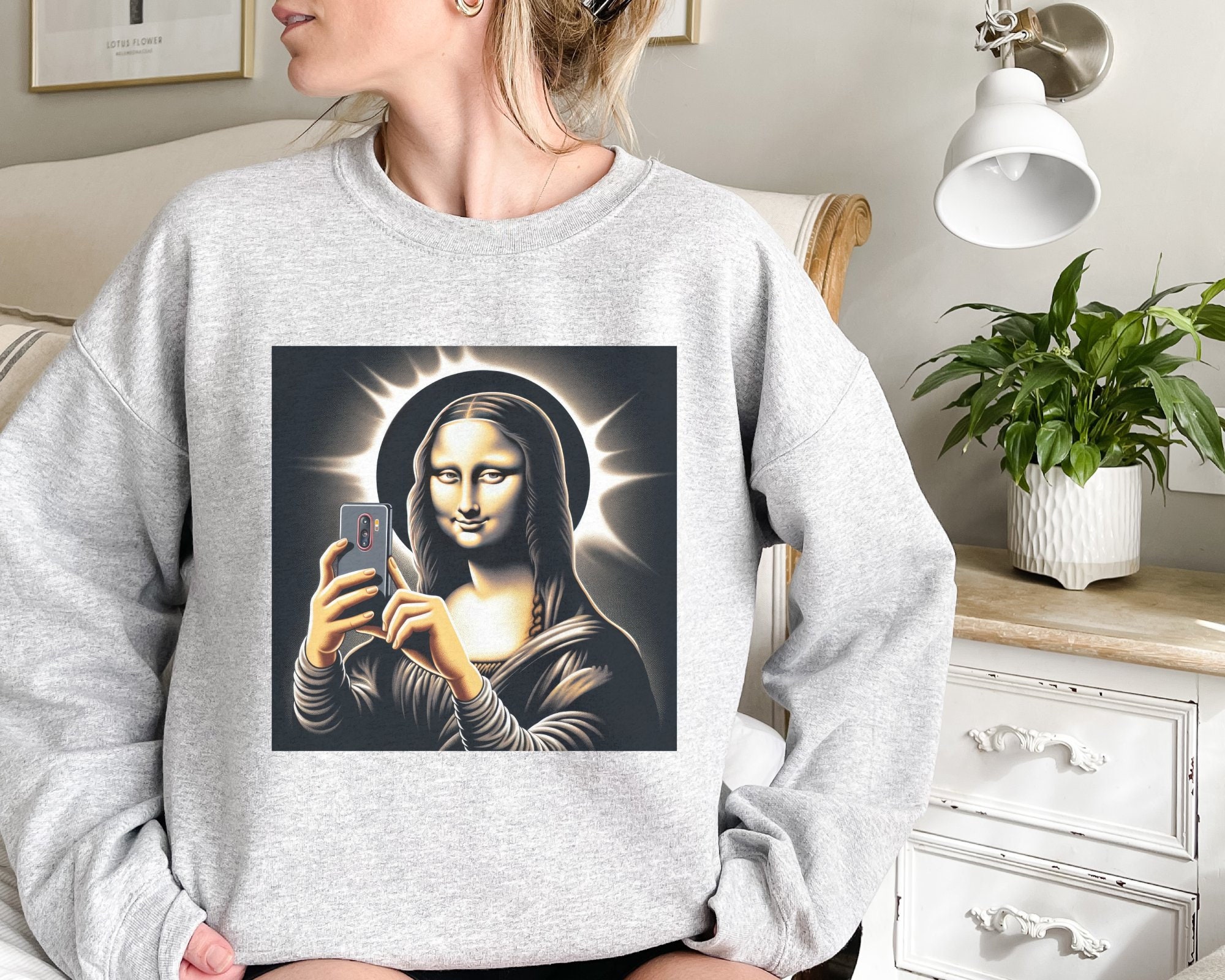 Mona Lisa Total Solar Eclipse Selfie T-shirt, Sarcastic Shirt, Funny ...