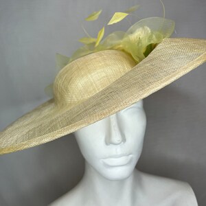 Large Primrose Yellow Wide Brimmed Hat With Shallow Crown, Yellow Roses ...