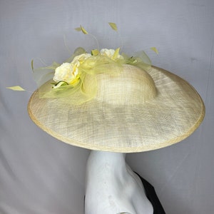Large Primrose Yellow Wide Brimmed Hat With Shallow Crown, Yellow Roses ...